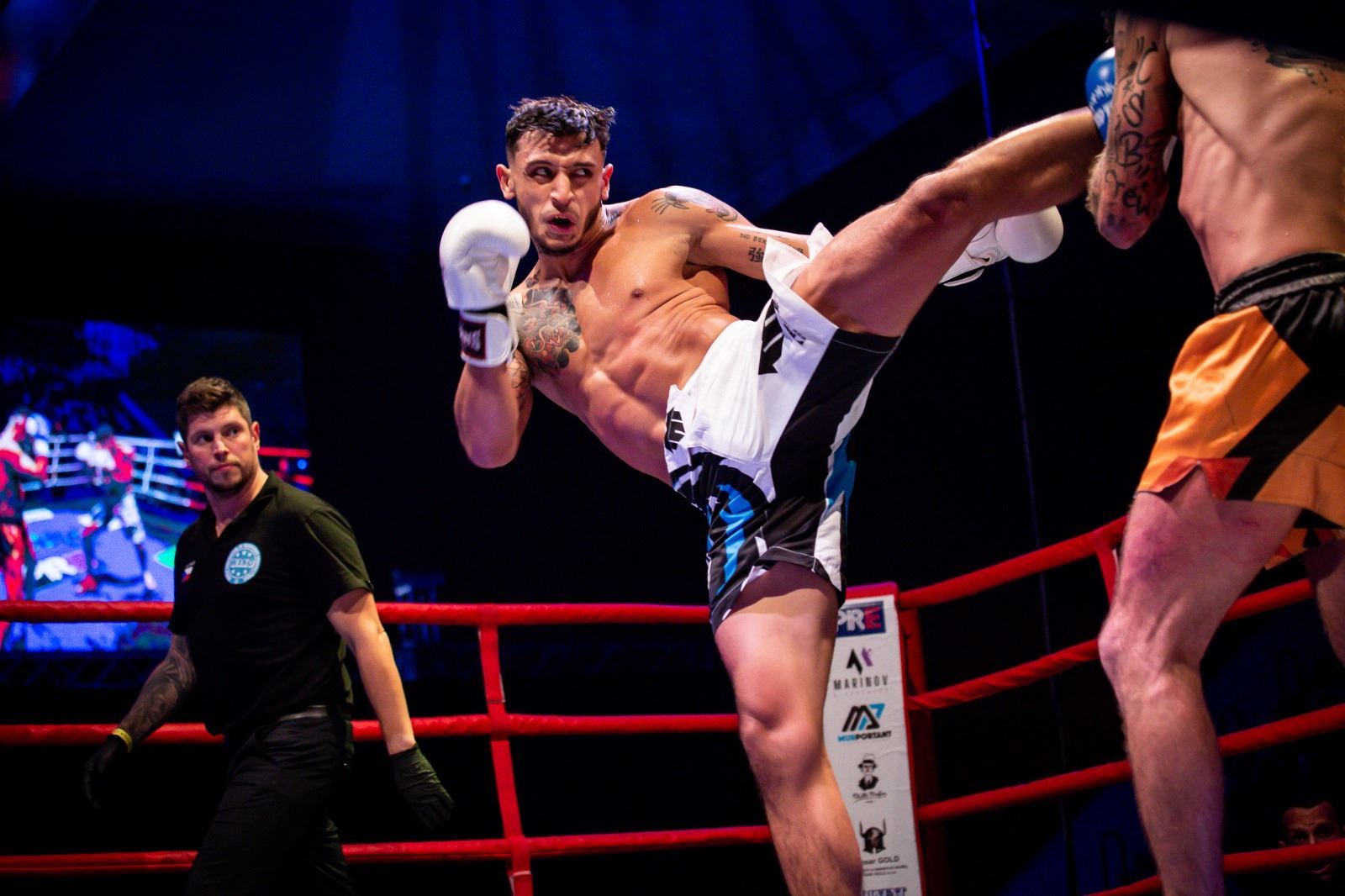 Fotogalerie ke článku: VIDEO: Vytočený Sivák se v ringu sápal na ...