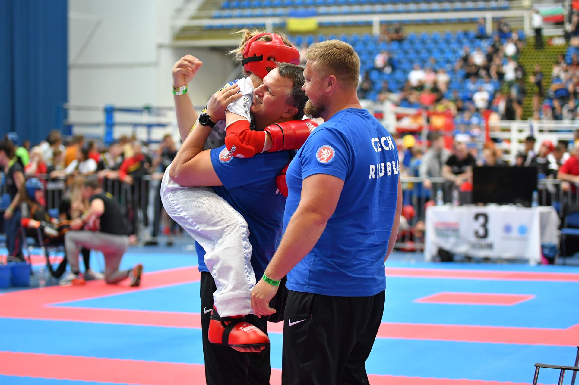 Fotogalerie ke článku: Čeští kickboxeři naprosto ovládli semifinálové ...